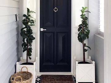 Hampton Style Front Door - Skoutli